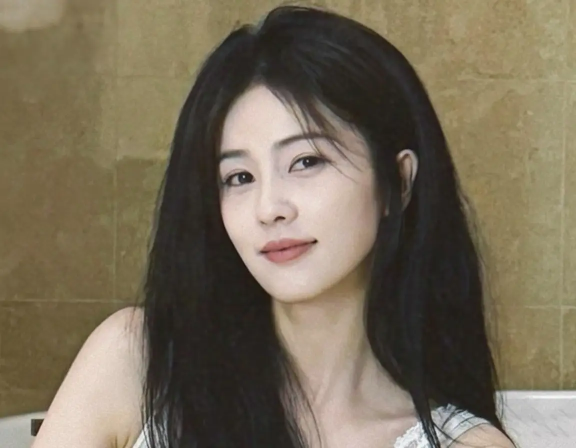 Bai Lu (白鹿): Profile, Career, Birthday & Fun Facts
