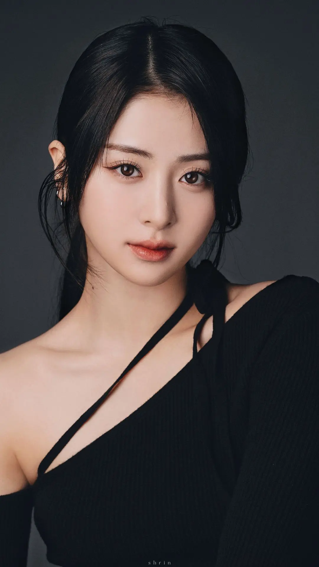 Huh Yunjin (LE SSERAFIM) - Profile, Age, Career & Fun Facts